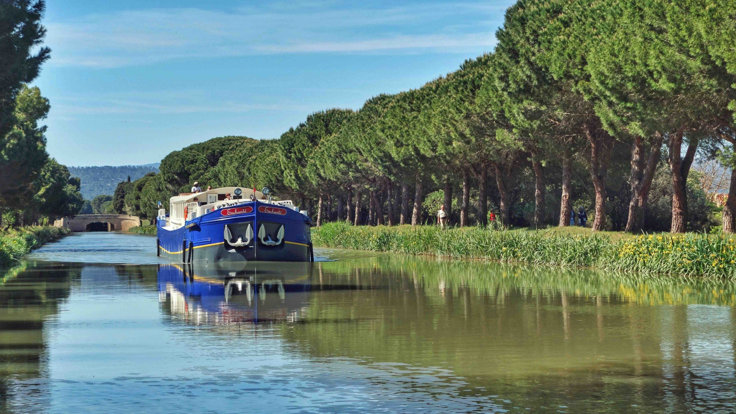 Luxury Barge Cruises on the Waterways of Europe : Bespoke Serenity